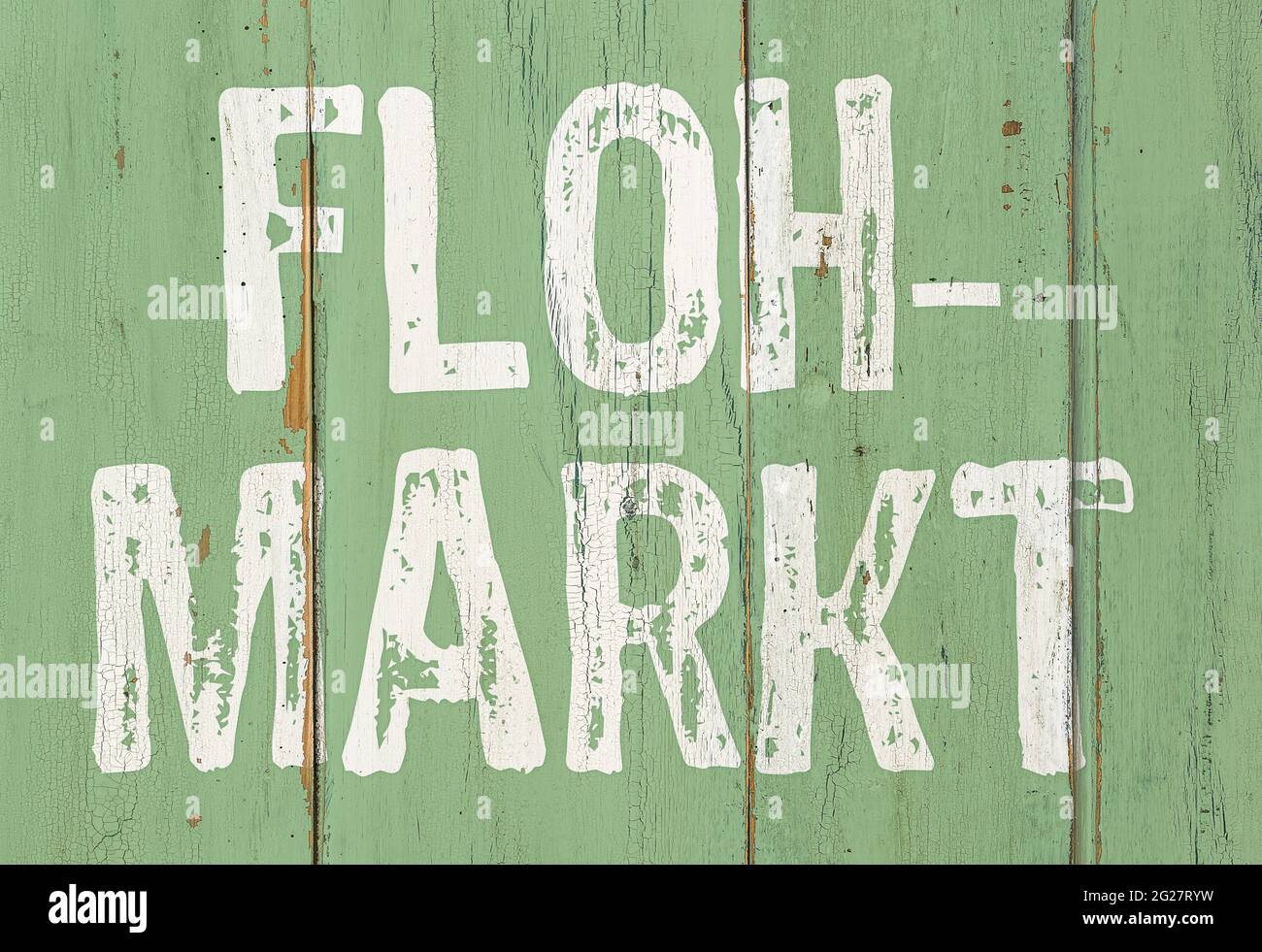 Wooden retro sign - Garage sale in german - Flohmarkt Stock Photo - Alamy