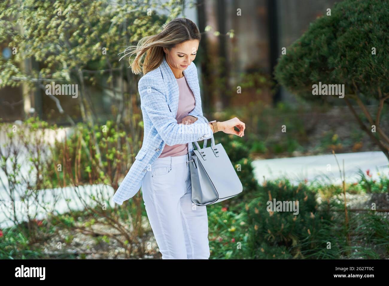 Woman late for work outdoor hi-res stock photography and images - Alamy