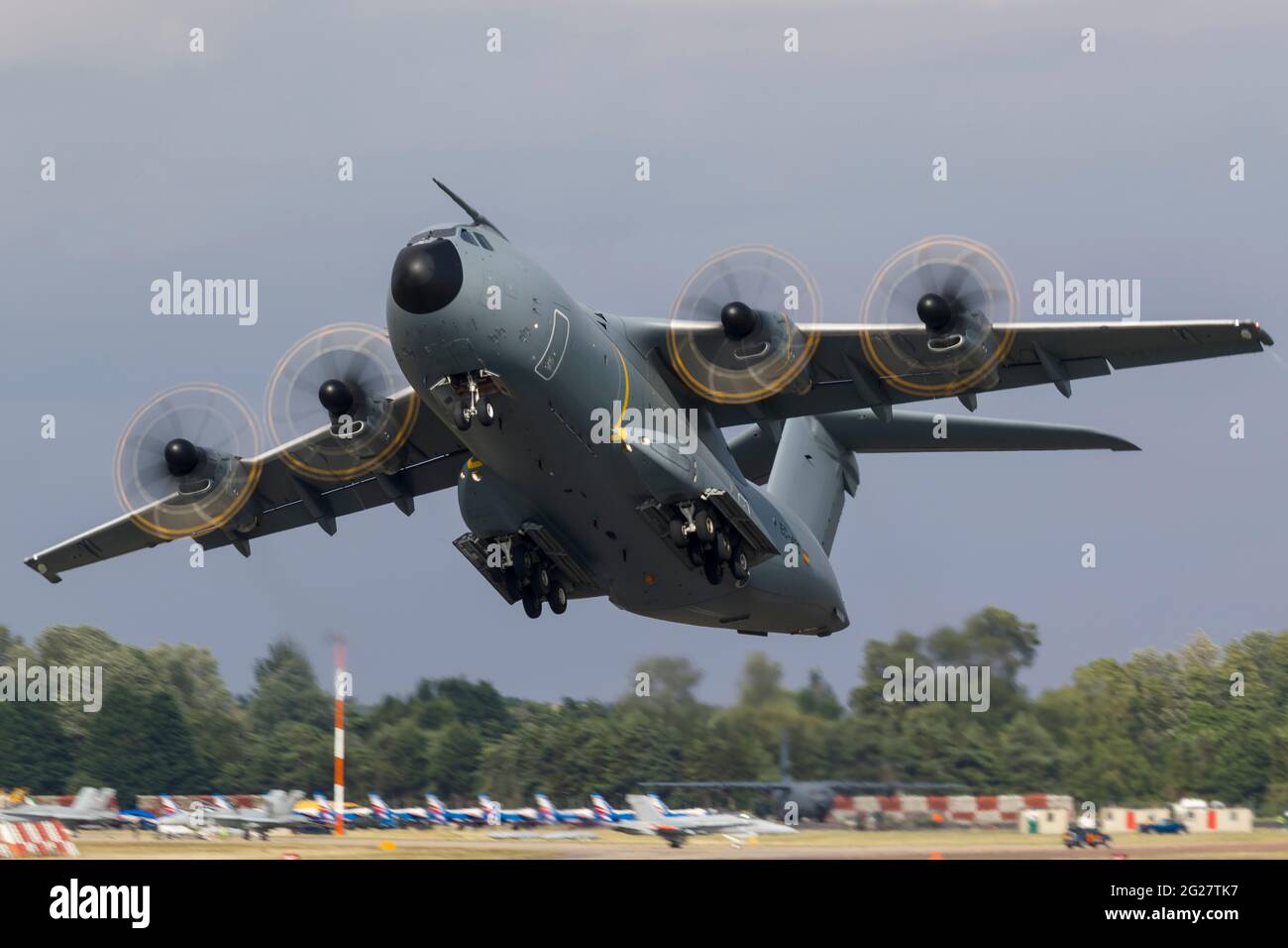 An Airbus A400M Atlas takes off from RAF Fairford Stock Photo - Alamy