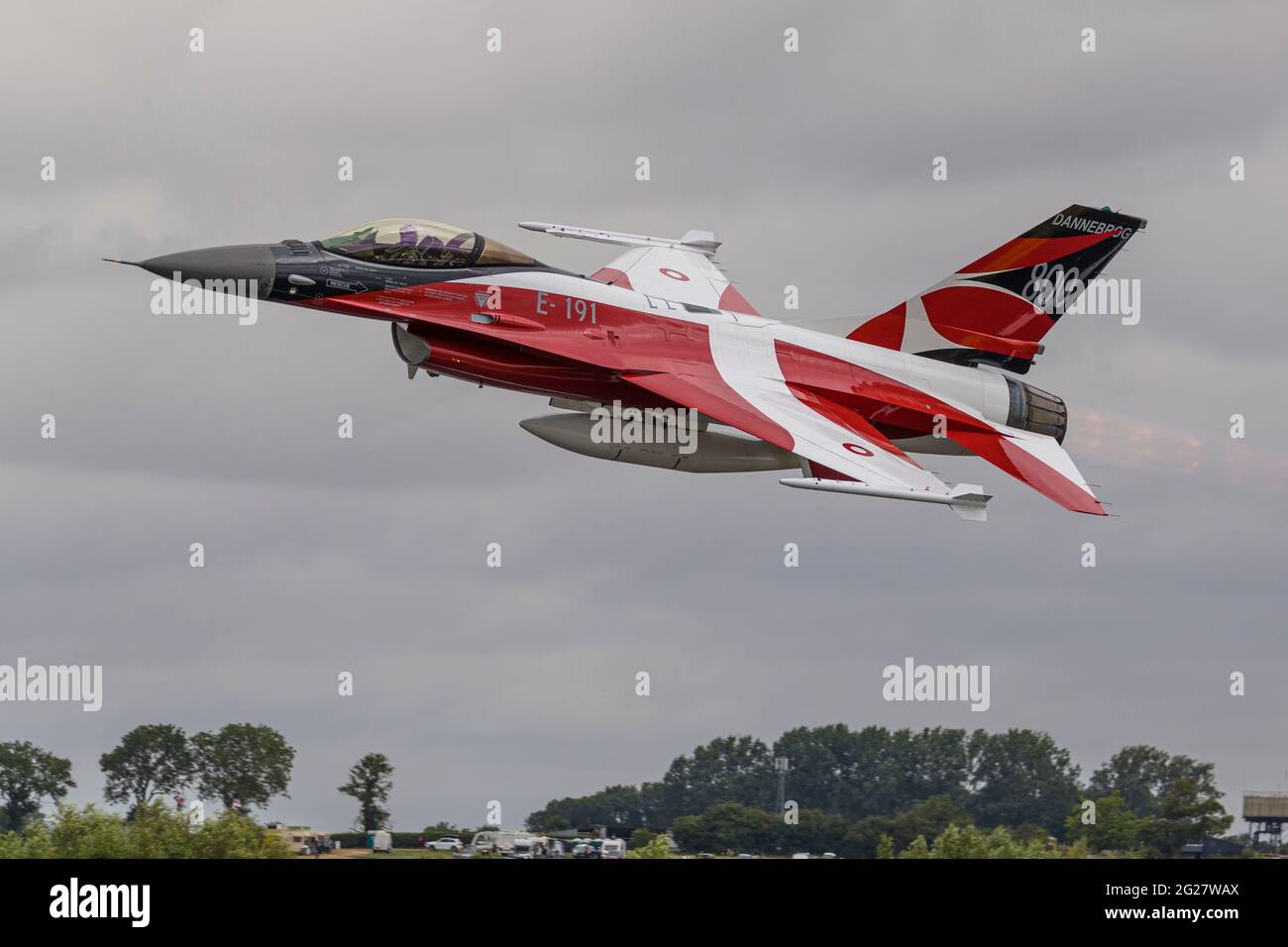 A Danish F-16A Fighting Falcon takes off Stock Photo - Alamy
