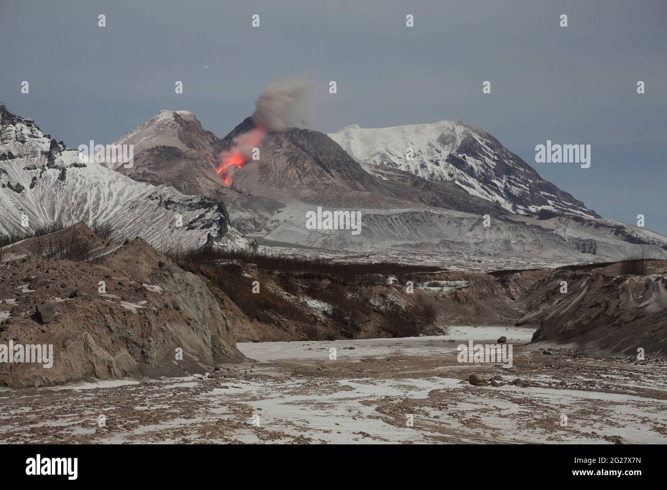Ring of fire volcano erupting hi-res stock photography and images - Alamy