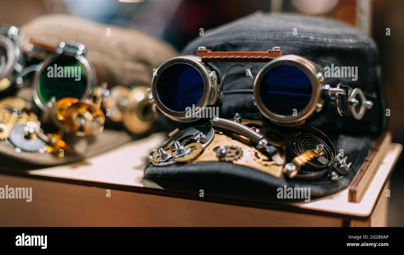 Steampunk hat with glasses hi-res stock photography and images - Alamy