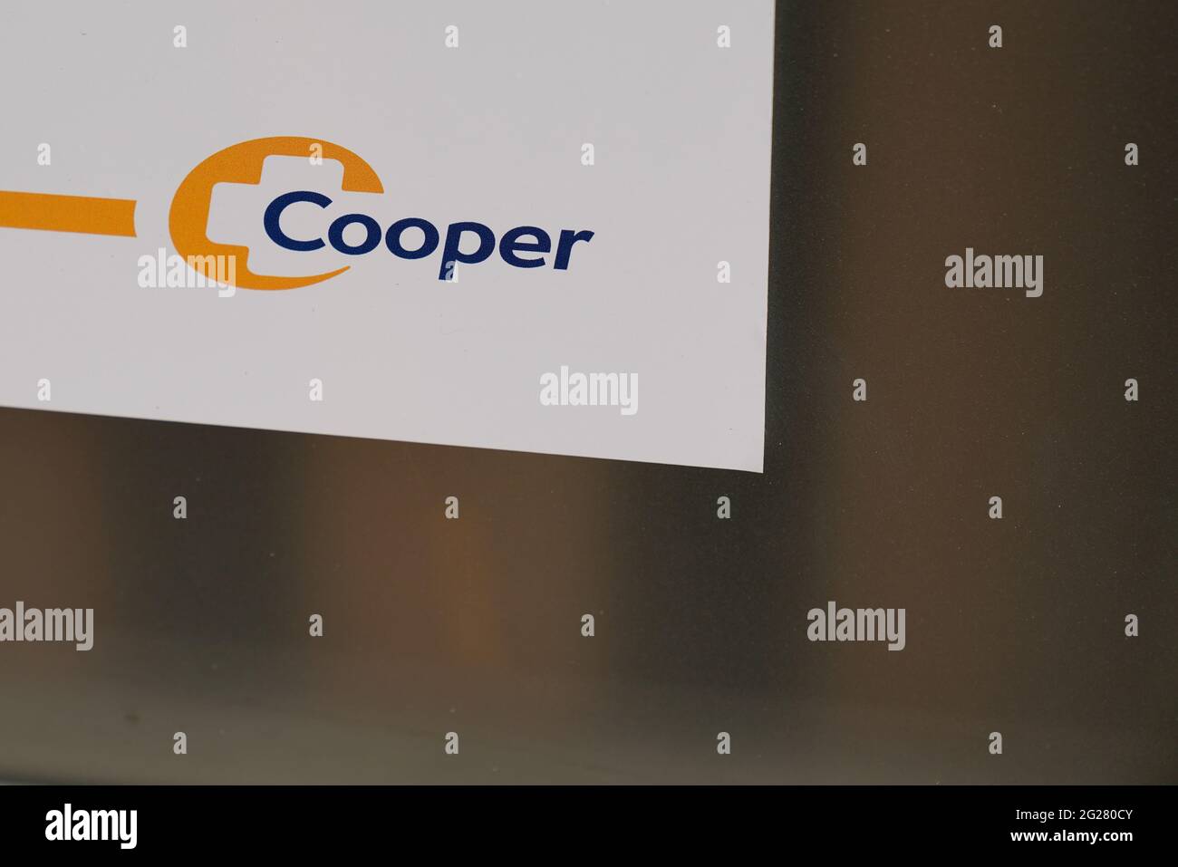 Cooper logo hi-res stock photography and images - Alamy