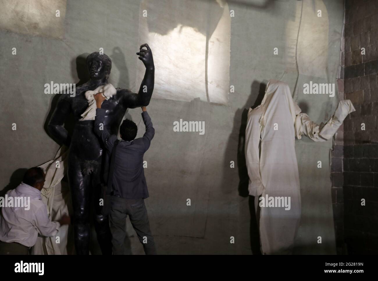 National museum sanaa yemen middle hi-res stock photography and images ...