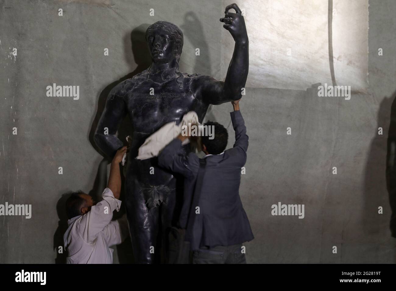 National museum sanaa yemen middle hi-res stock photography and images ...