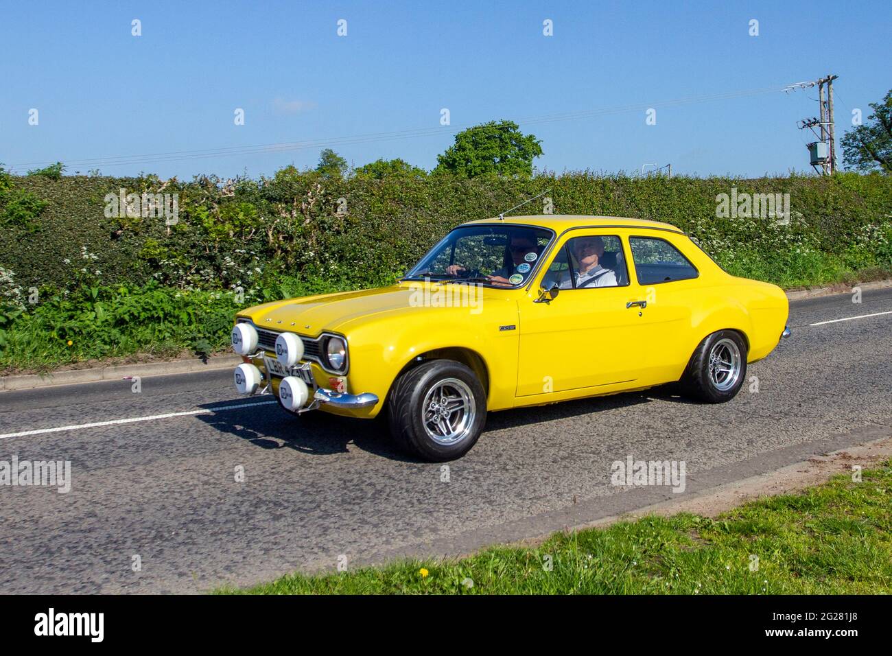1974 70s yellow Ford Escort Rs 2000, 200occ petrol 2dr roadster, en ...