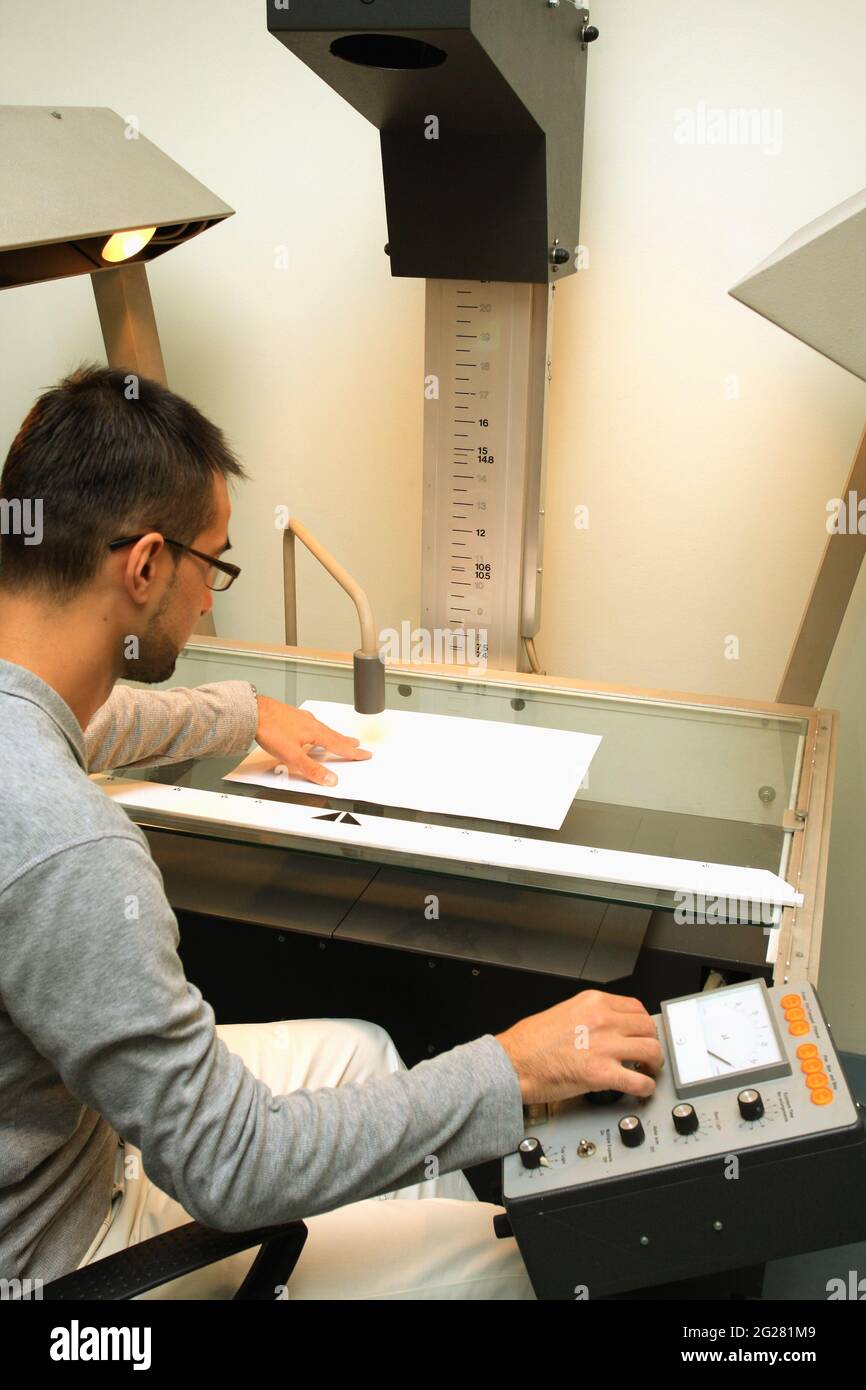 Multifunction printer scanning document hi-res stock photography and ...
