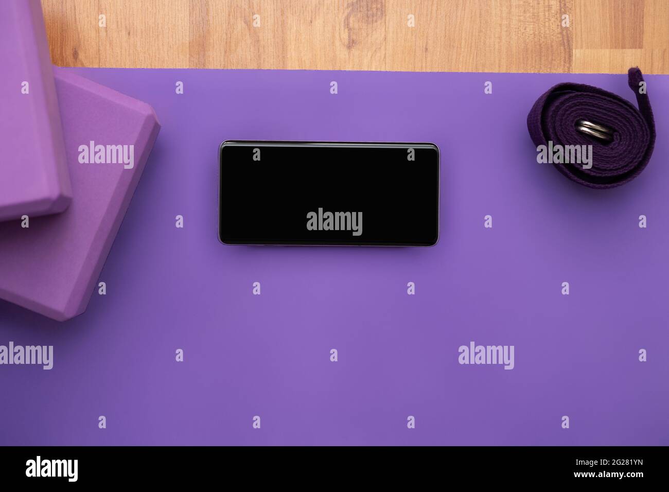 Horizontal phone hi-res stock photography and images - Alamy