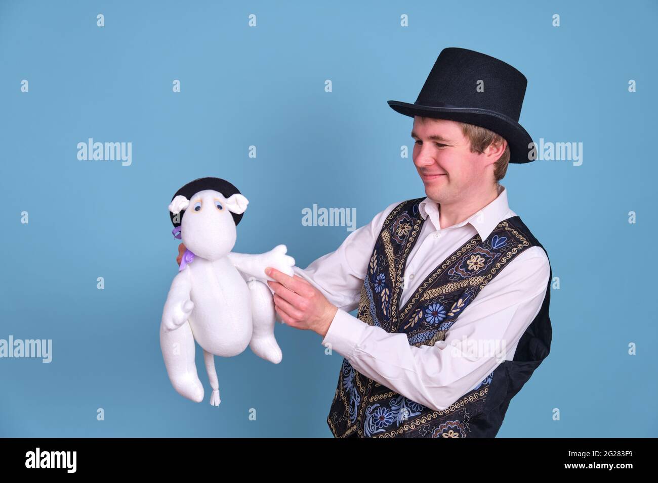 Actors with Moomin troll dolls on a blue background - Moscow, Russia ...