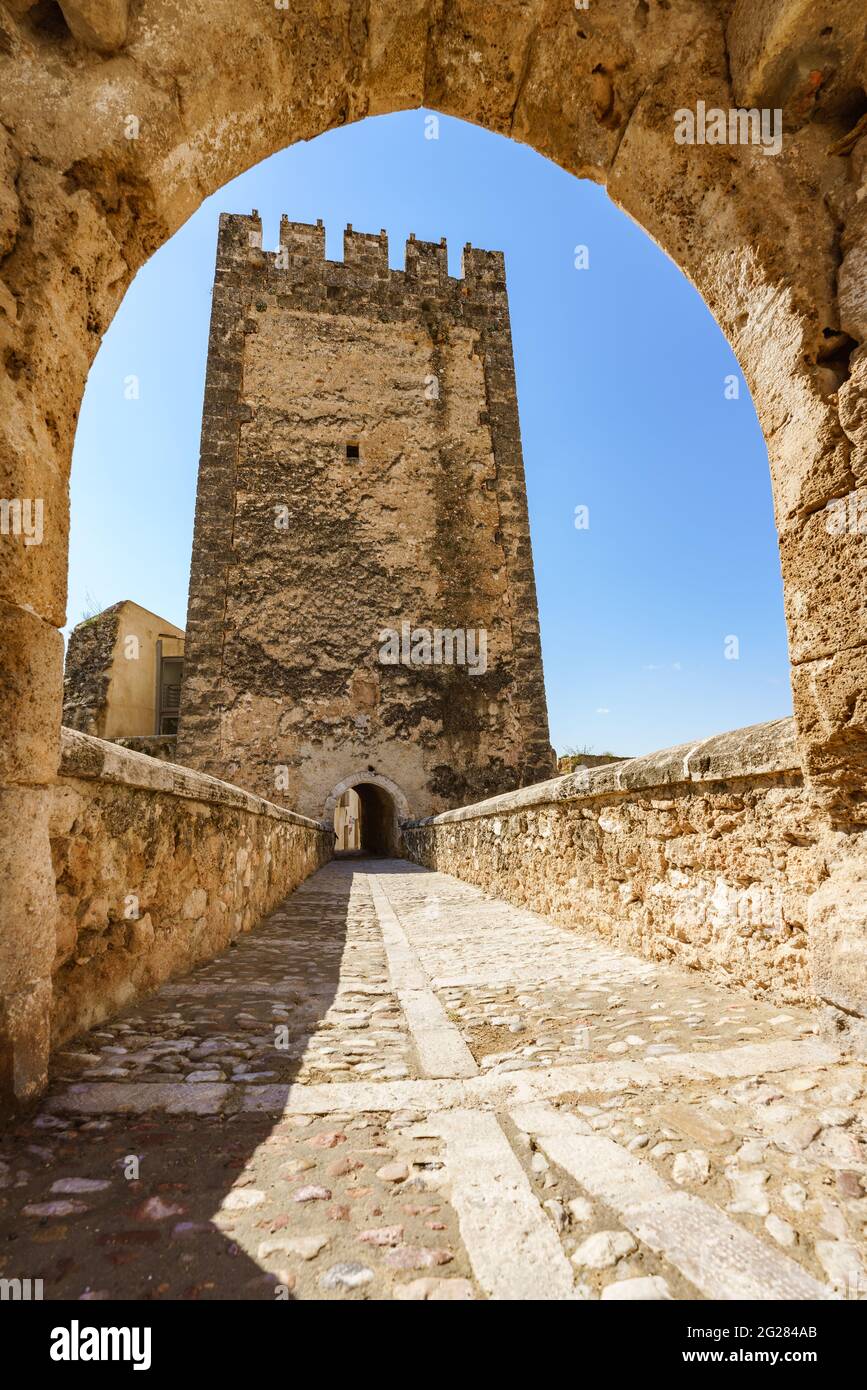 Medieval pathway hi-res stock photography and images - Alamy