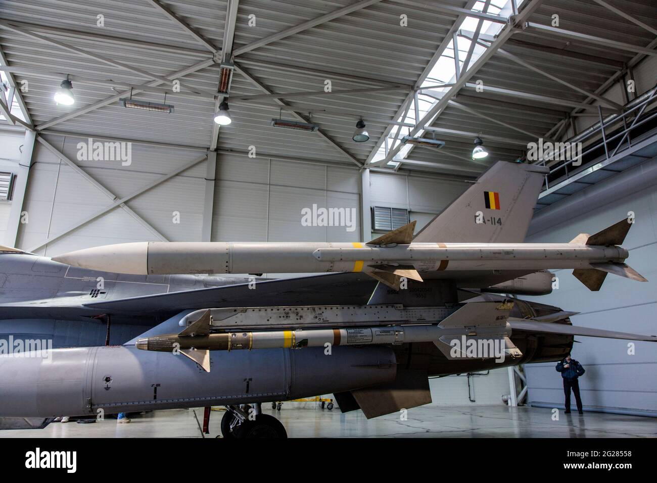 Live AIM-9M and AIM-120 AMRAAM missiles on a Belgian F-16 jet Stock Photo - Alamy
