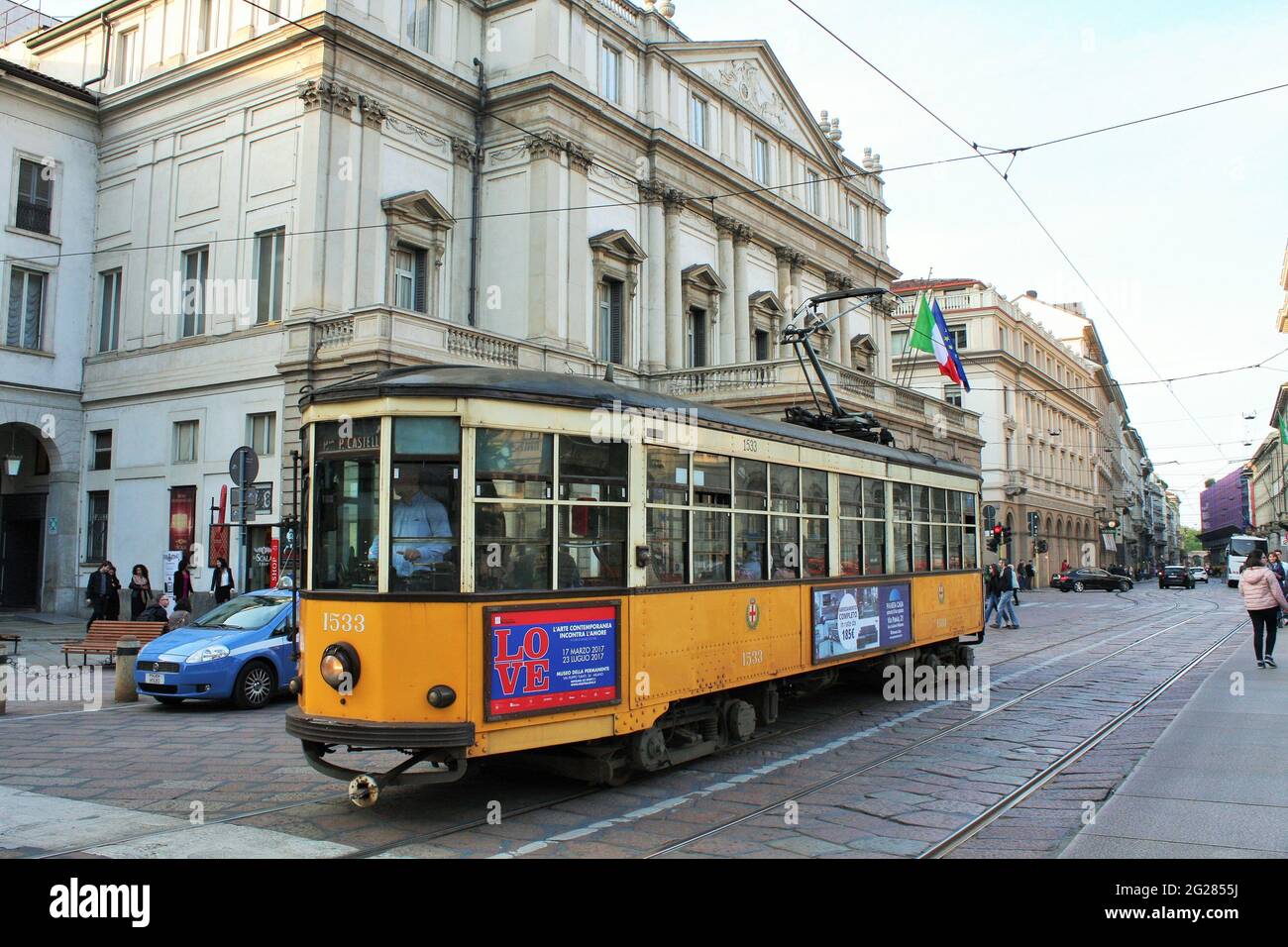 Teatro leonardo da vinci milan hi-res stock photography and images - Alamy