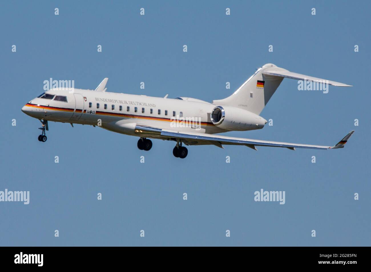 German Air Force Global 6000 business jet in flight over Dresden ...