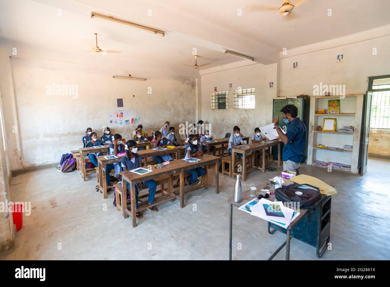 Tamil girl hi-res stock photography and images - Alamy