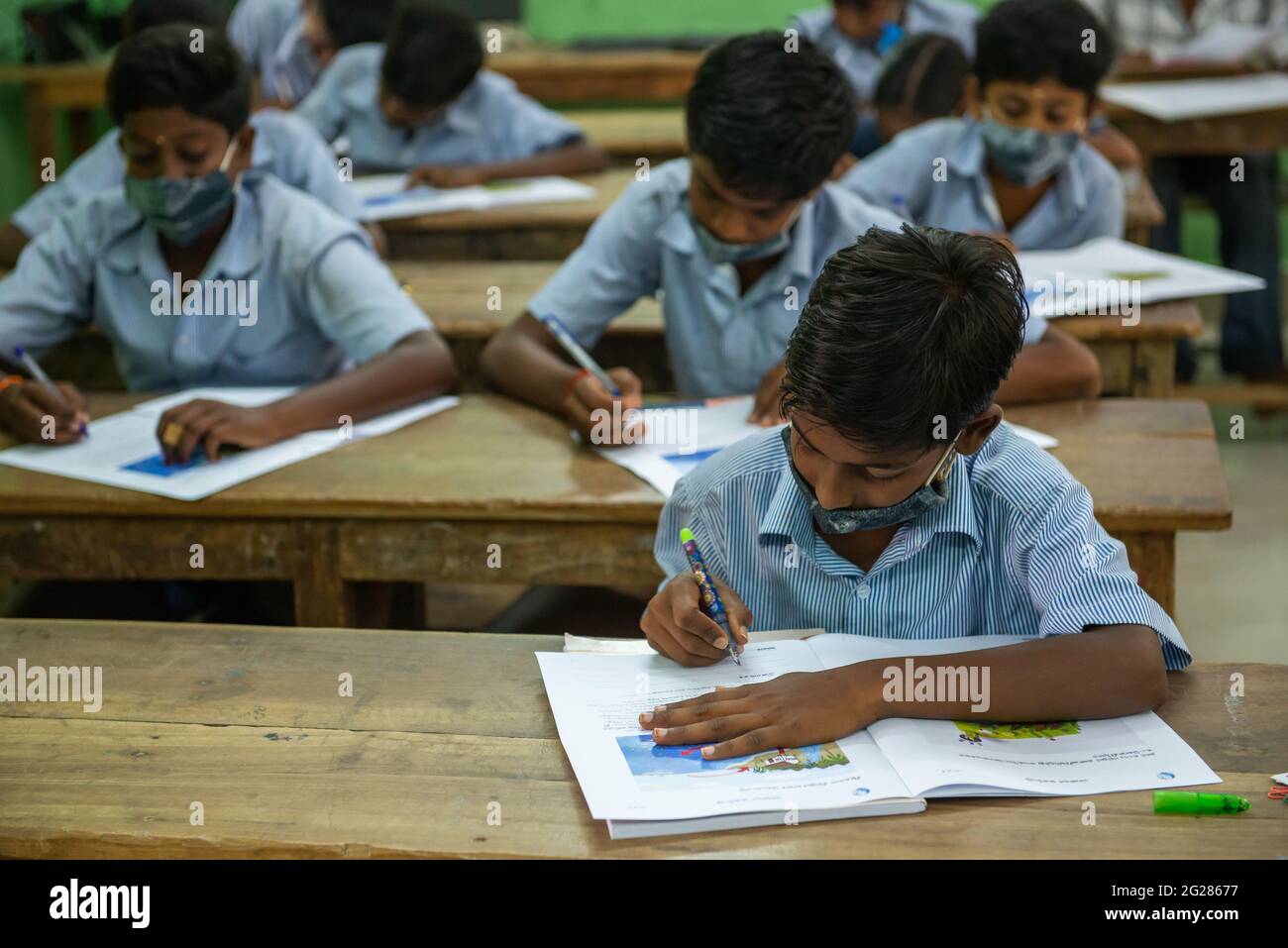 Primary school class writing hi-res stock photography and images - Alamy