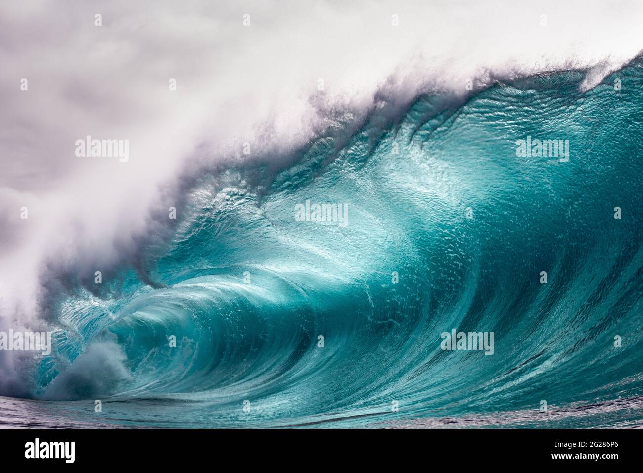 Large Blue Ocean Wave Stock Photo - Alamy