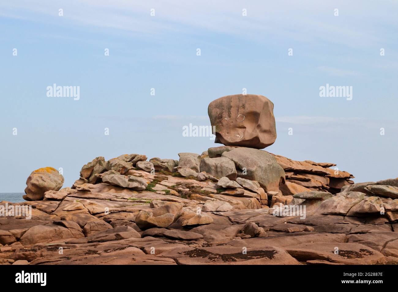 The Cube - bizarre rock formation on Pink Granite Coast in Tregastel ...