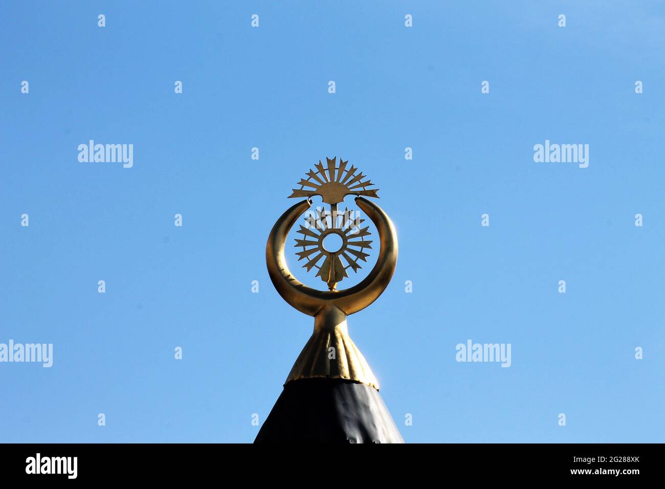 The blue mosque and turkish flag hi-res stock photography and images ...