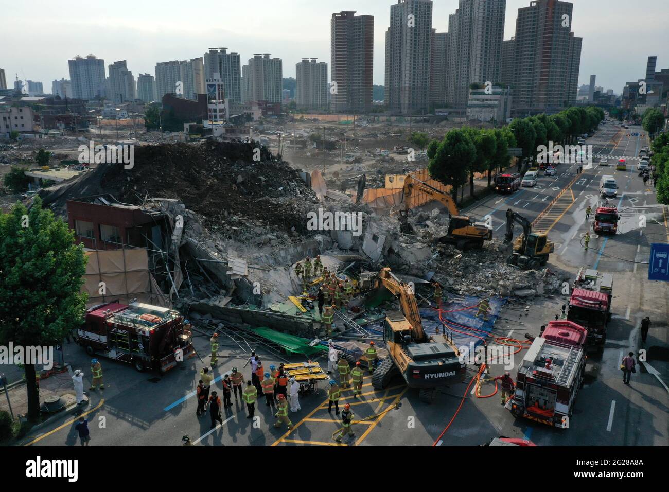 Gwangju 09th June, 2021. Building collapse Firefighters carry out ...