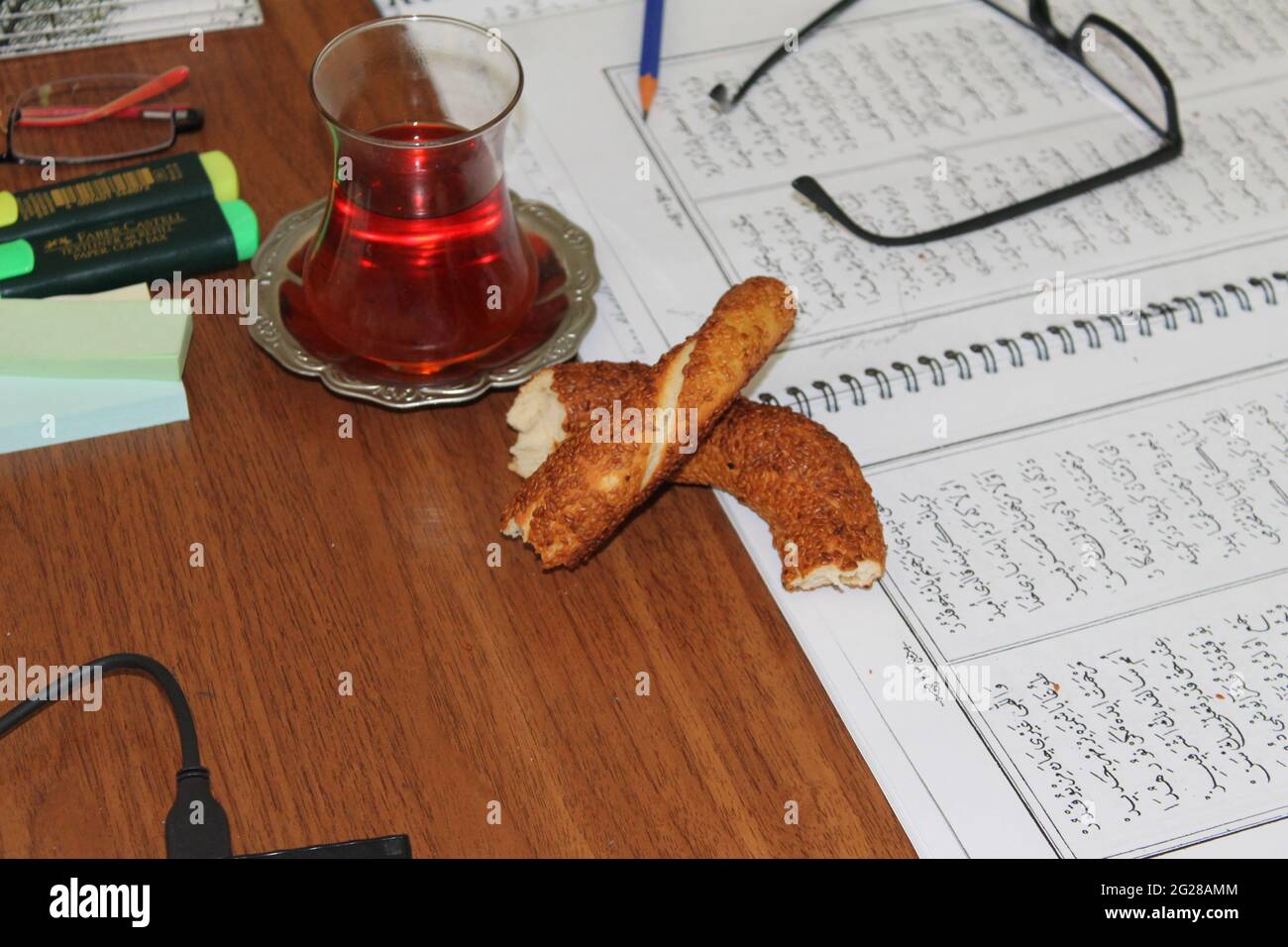 Working with tea and bagels hi-res stock photography and images - Alamy