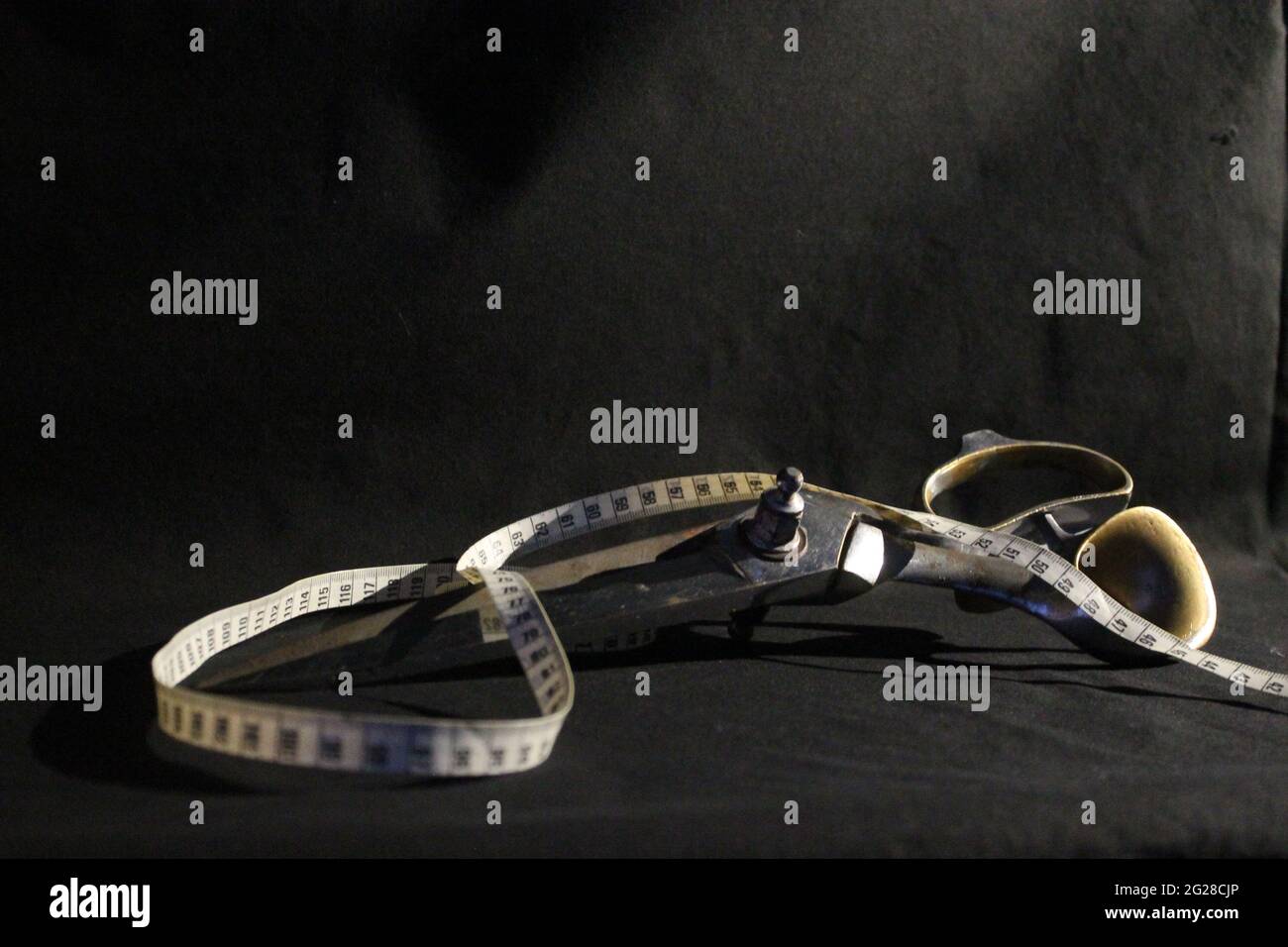 tailor's scissors and tape measure Stock Photo - Alamy