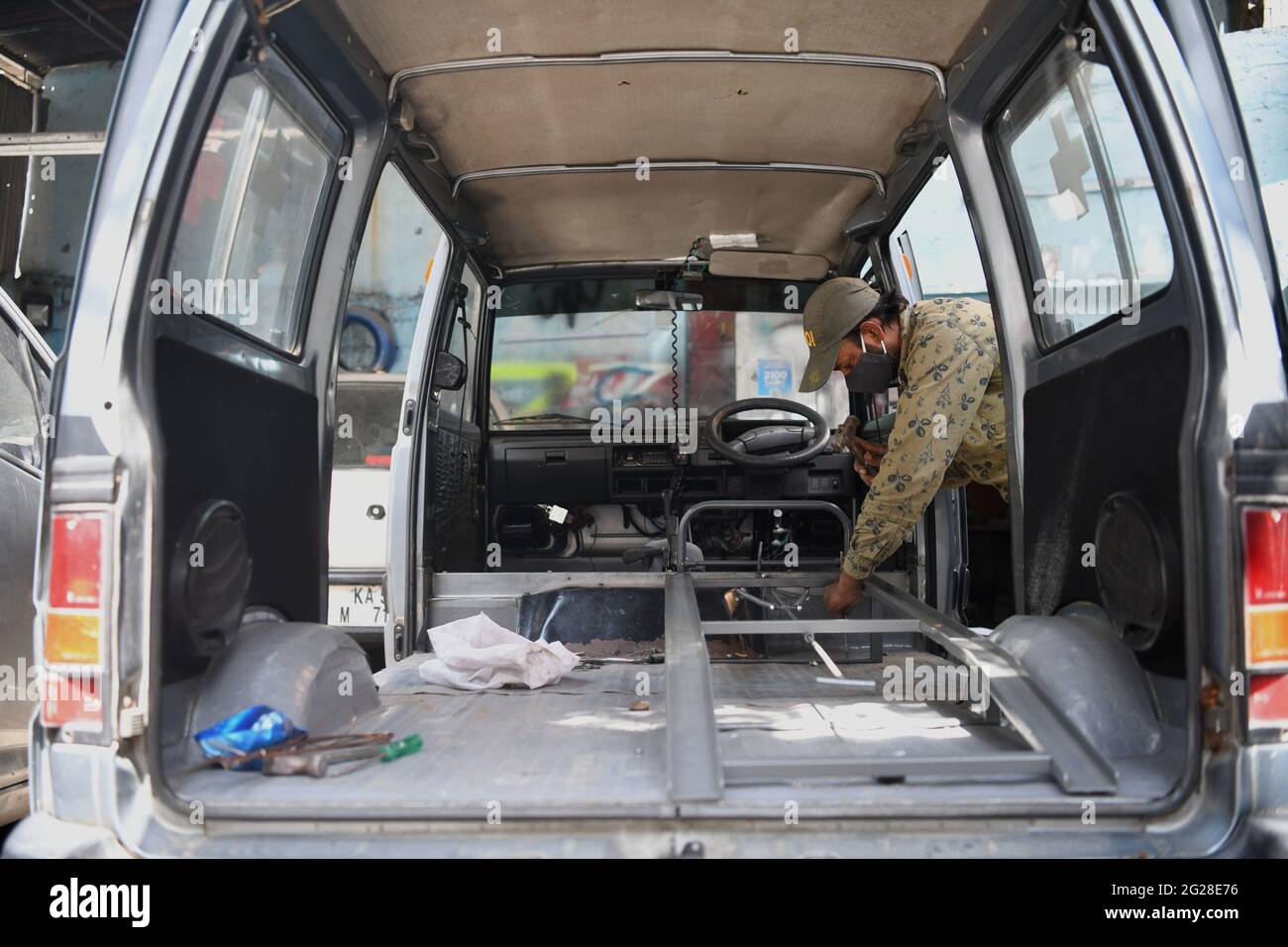 Hearse van hi-res stock photography and images - Alamy