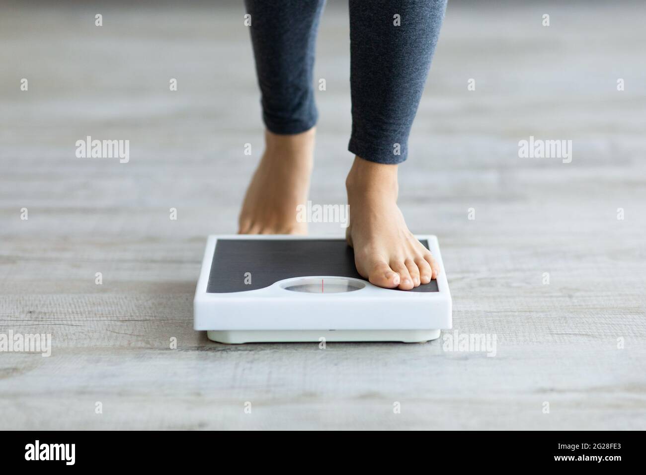 Stepping on the scale hi-res stock photography and images - Alamy
