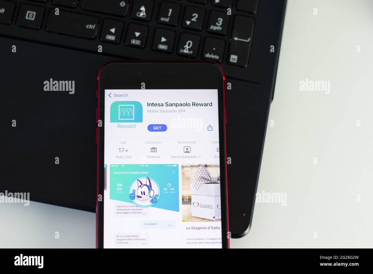 New York, USA - 1 June 2021: Intesa Sanpaolo Reward mobile app logo on ...