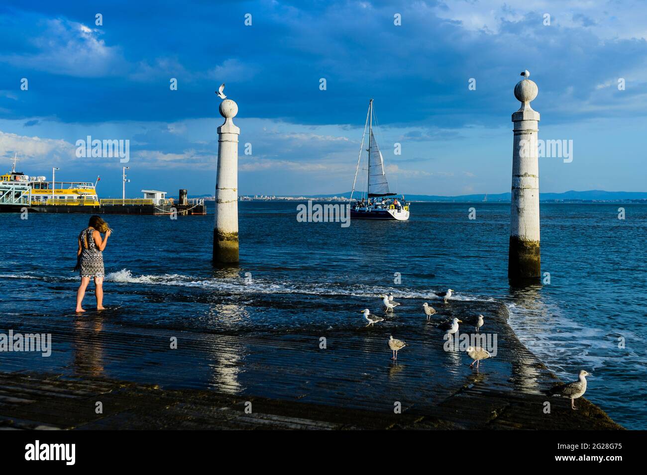 Cais das Colunas (Lisbon, Portugal Stock Photo - Alamy