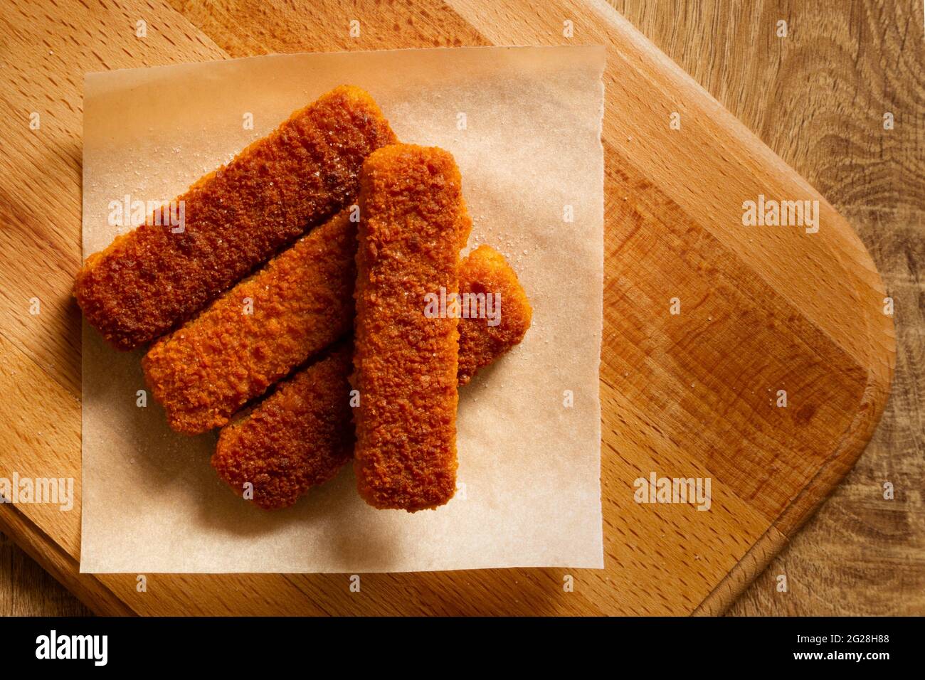 Fish fingers and chips hi-res stock photography and images - Alamy