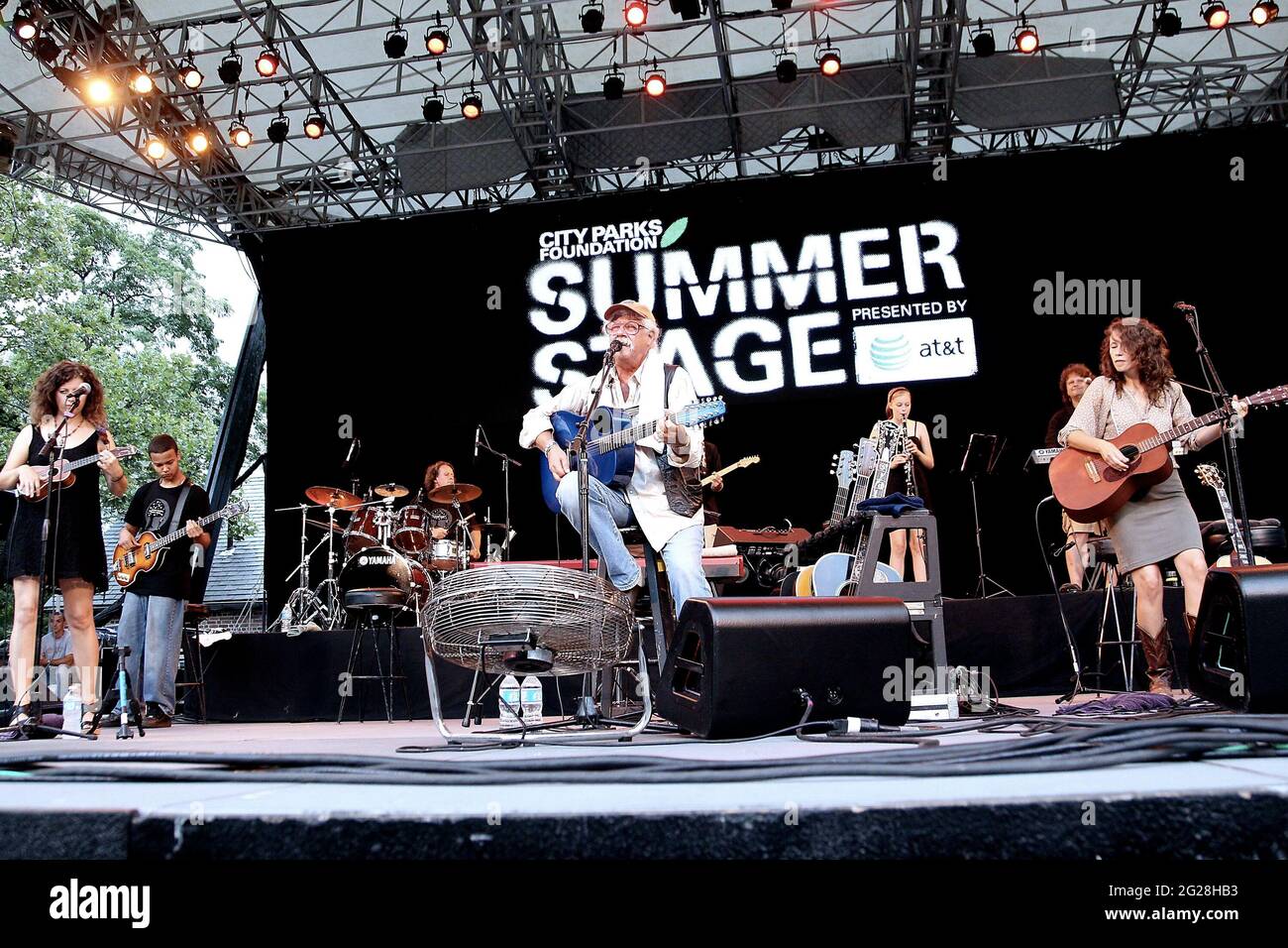 Woody And Arlo Guthrie High Resolution Stock Photography and Images - Alamy