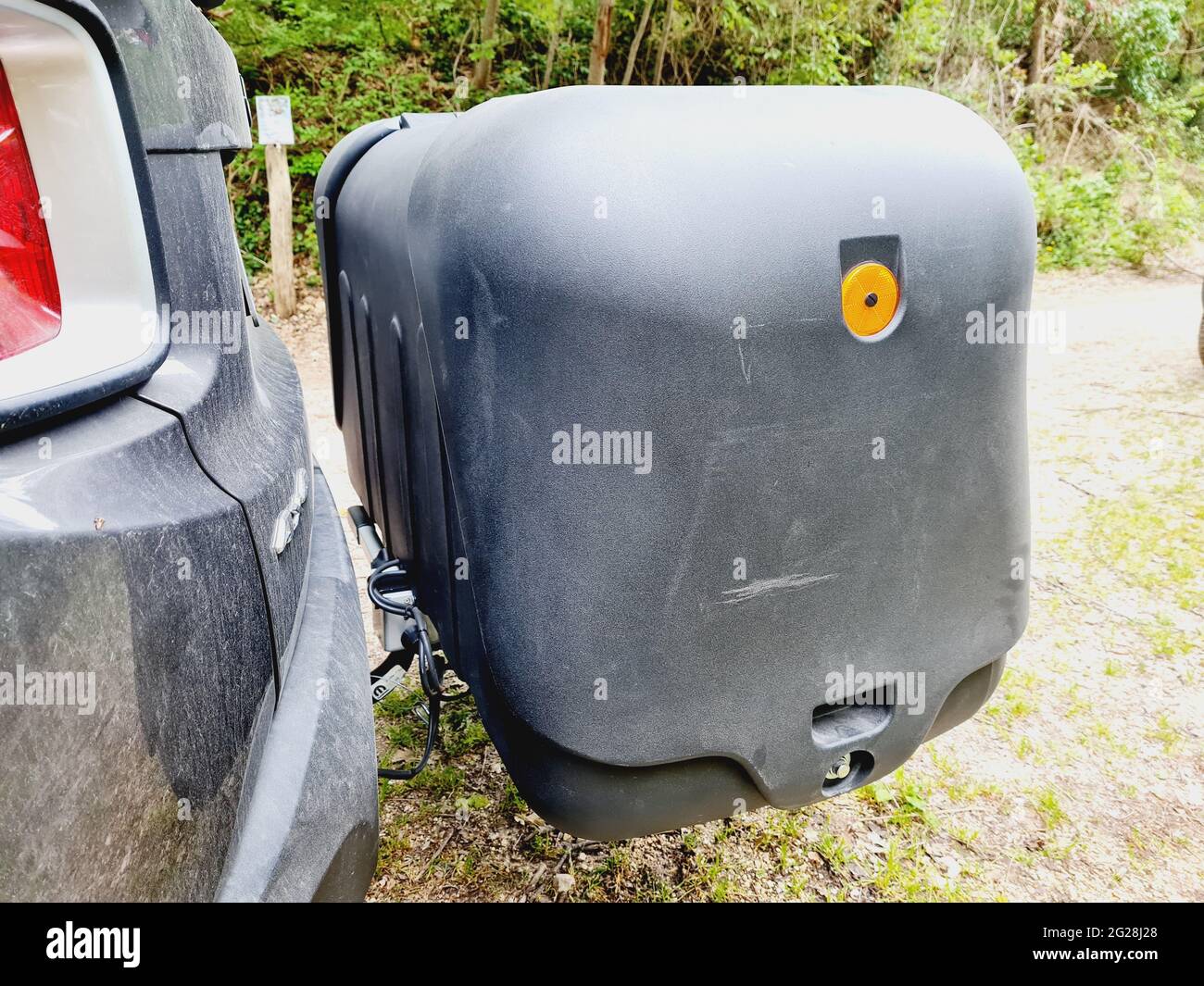 Dog transport box car hi-res stock photography and images - Alamy
