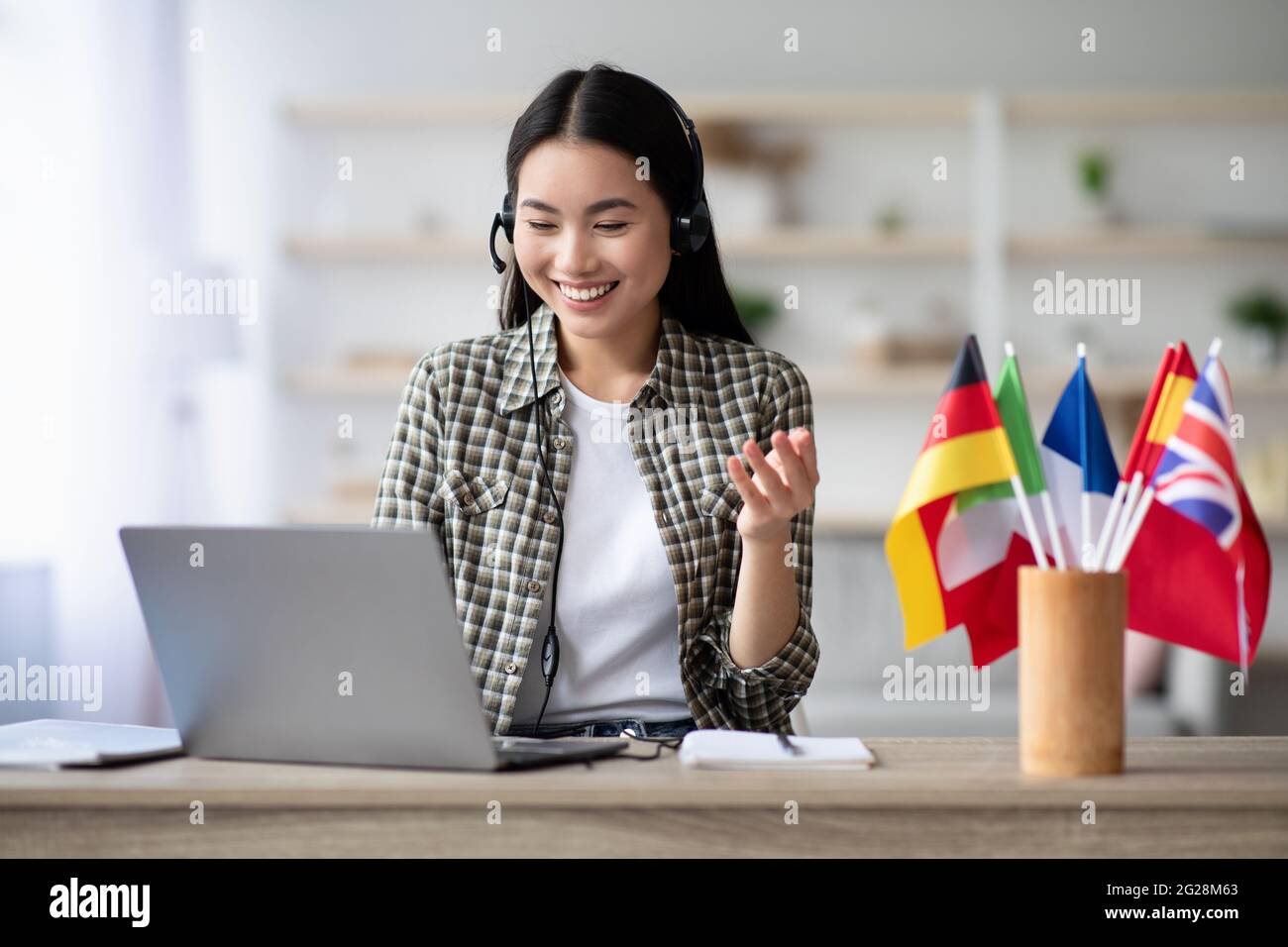 Happy asian lady laptop hi-res stock photography and images - Alamy