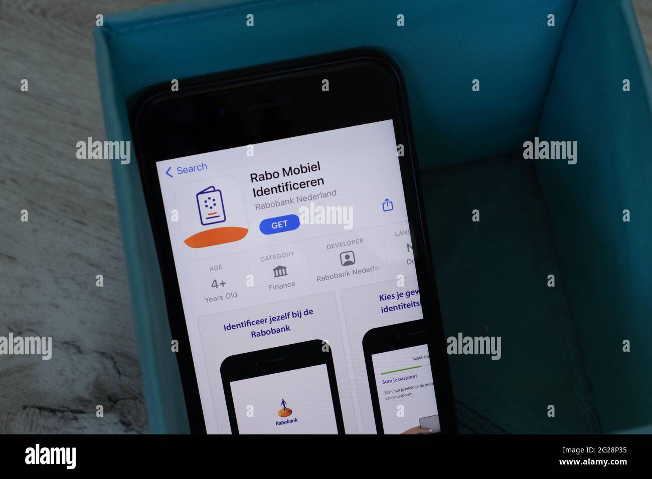 New York, USA - 1 June 2021: Rabo Mobiel Identificeren mobile app logo ...