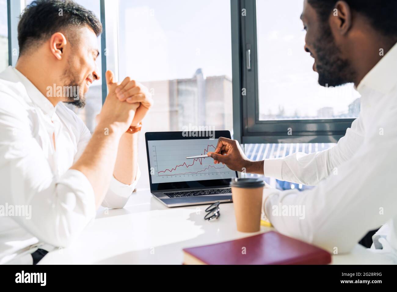 Income graph hi-res stock photography and images - Alamy