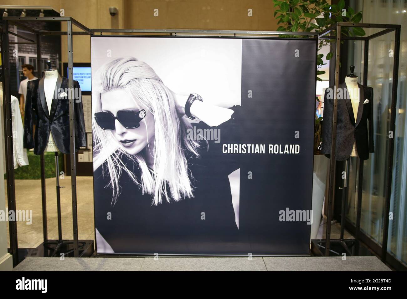 CHRISTIAN ROLAND, an apparel brand produced by Japanese Host ROLAND ...