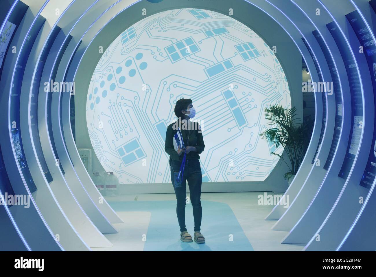 Semiconductor manufacturing process circuits hi-res stock photography ...