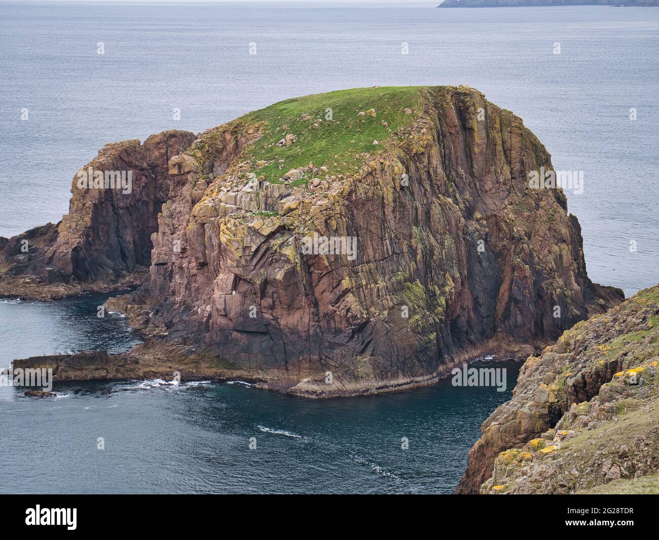 Red granite igneous rock hi-res stock photography and images - Alamy