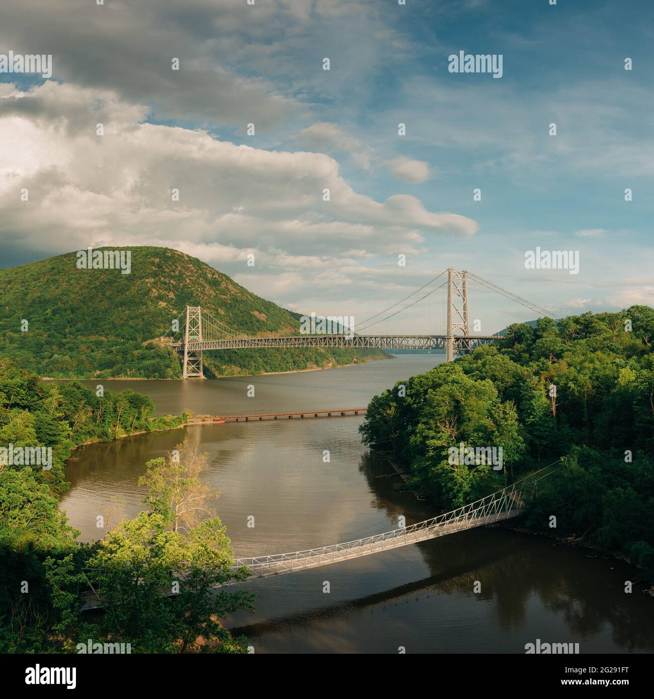 View of the Bear Mountain Bridge and Hudson River, in the Hudson Valley ...