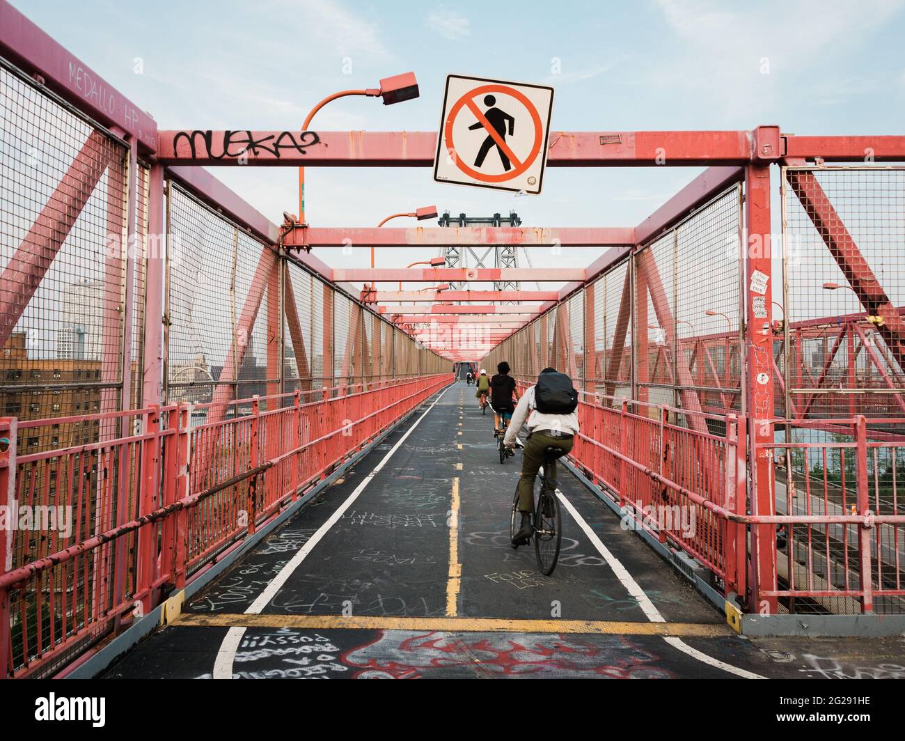 Williamsburg bridge path hi-res stock photography and images - Alamy