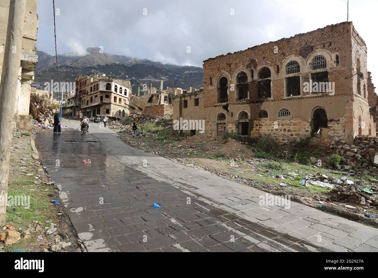 Taiz Yemen 29 Apr 2021 : Yemenis walking on the rubble of houses ...