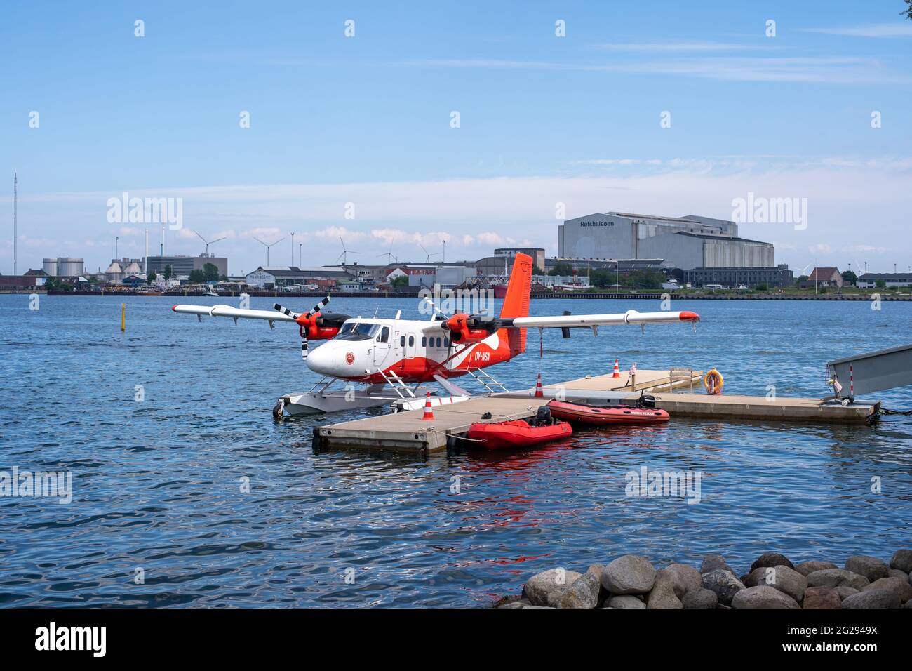 Floatplane harbor hi-res stock photography and images - Alamy