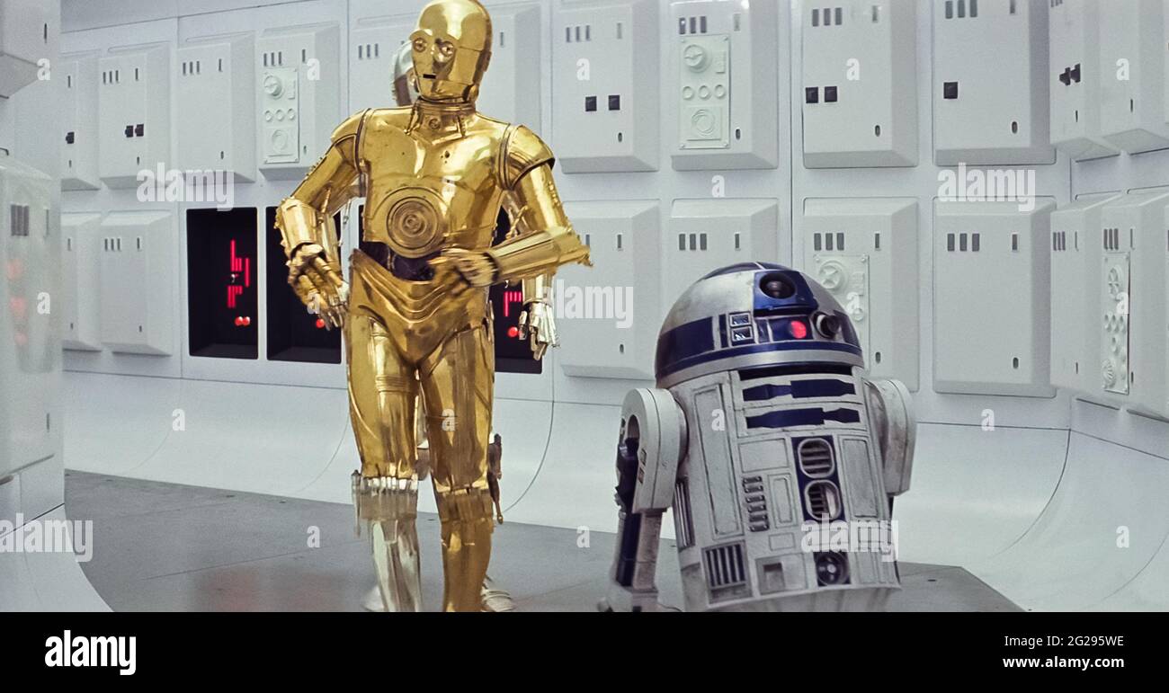 USA.Anthony Daniels as C-3PO and Kenny Baker as R2-D2 in a scene from ...