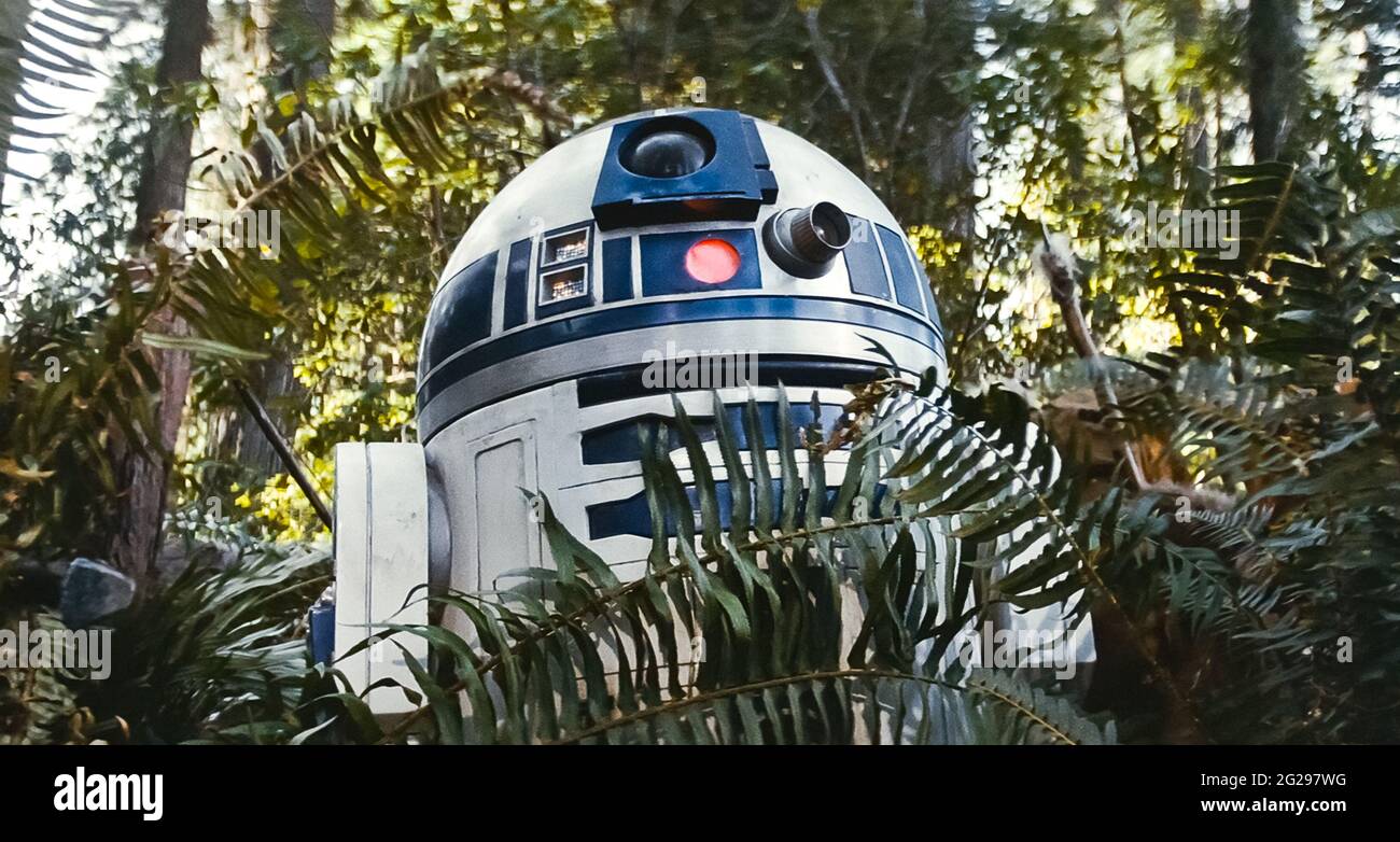 USA. Kenny Baker as R2-D2 in a scene from the (C)Twentieth Century Fox ...