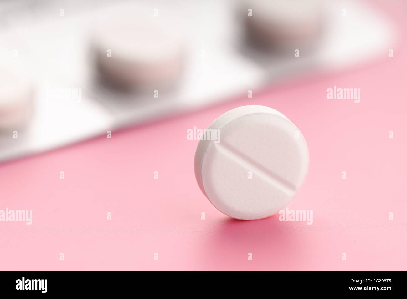 Medicine pink capsule hi-res stock photography and images - Alamy