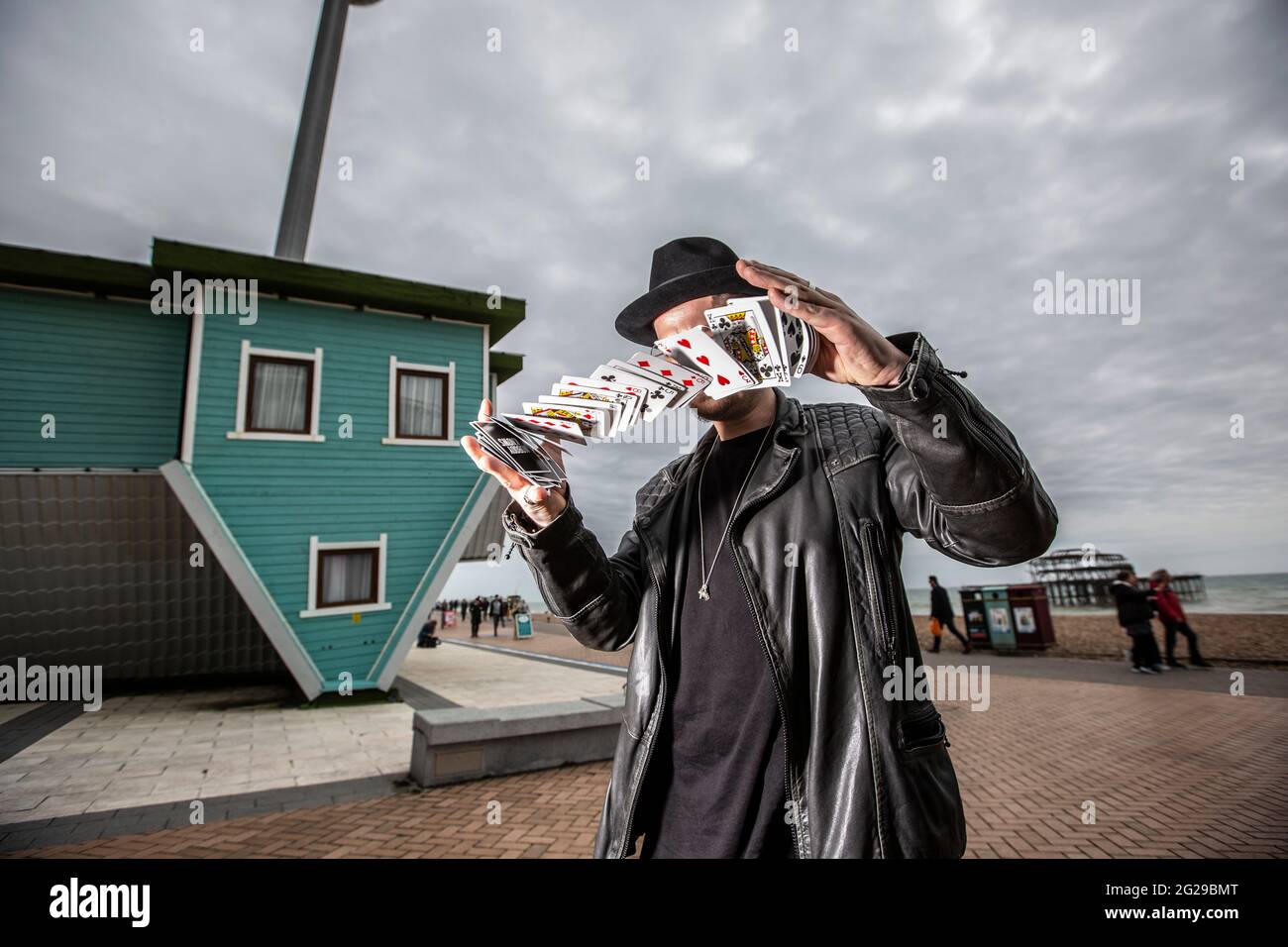Street magician card hi-res stock photography and images - Alamy