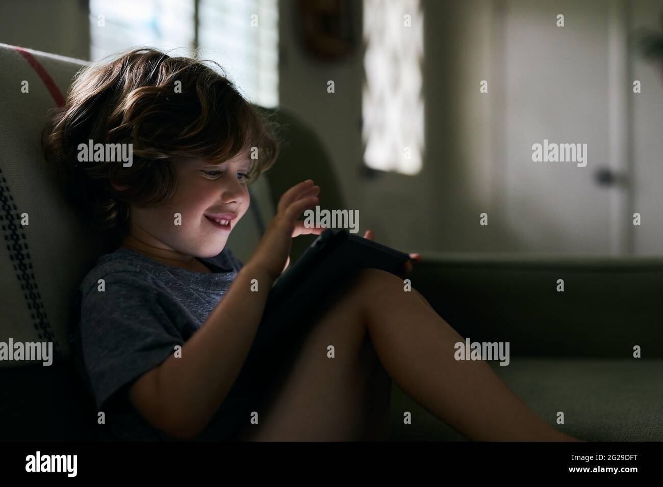 Digital age communication hi-res stock photography and images - Alamy