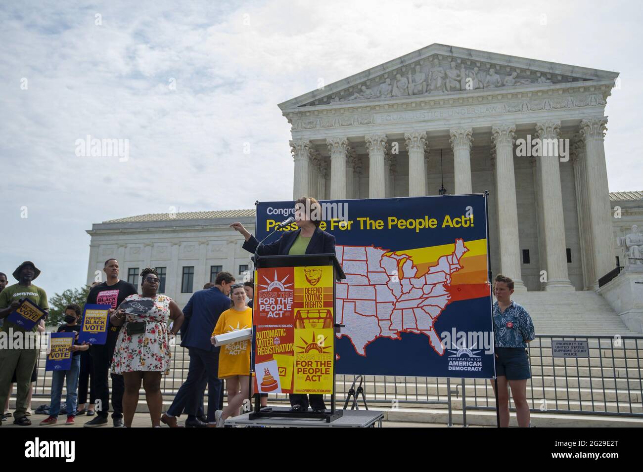 Voting rights dc supreme court 2021 hi-res stock photography and images ...
