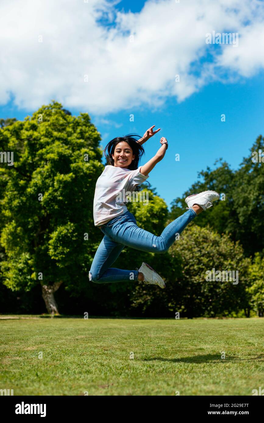 Free jumping urban hi-res stock photography and images - Alamy