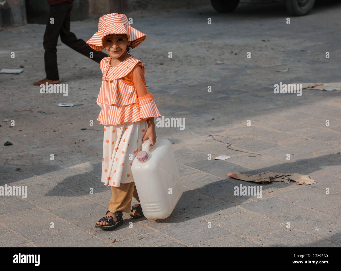 Taiz /Yemen - 08 Aug 2020 : Children fetch water due to the water ...